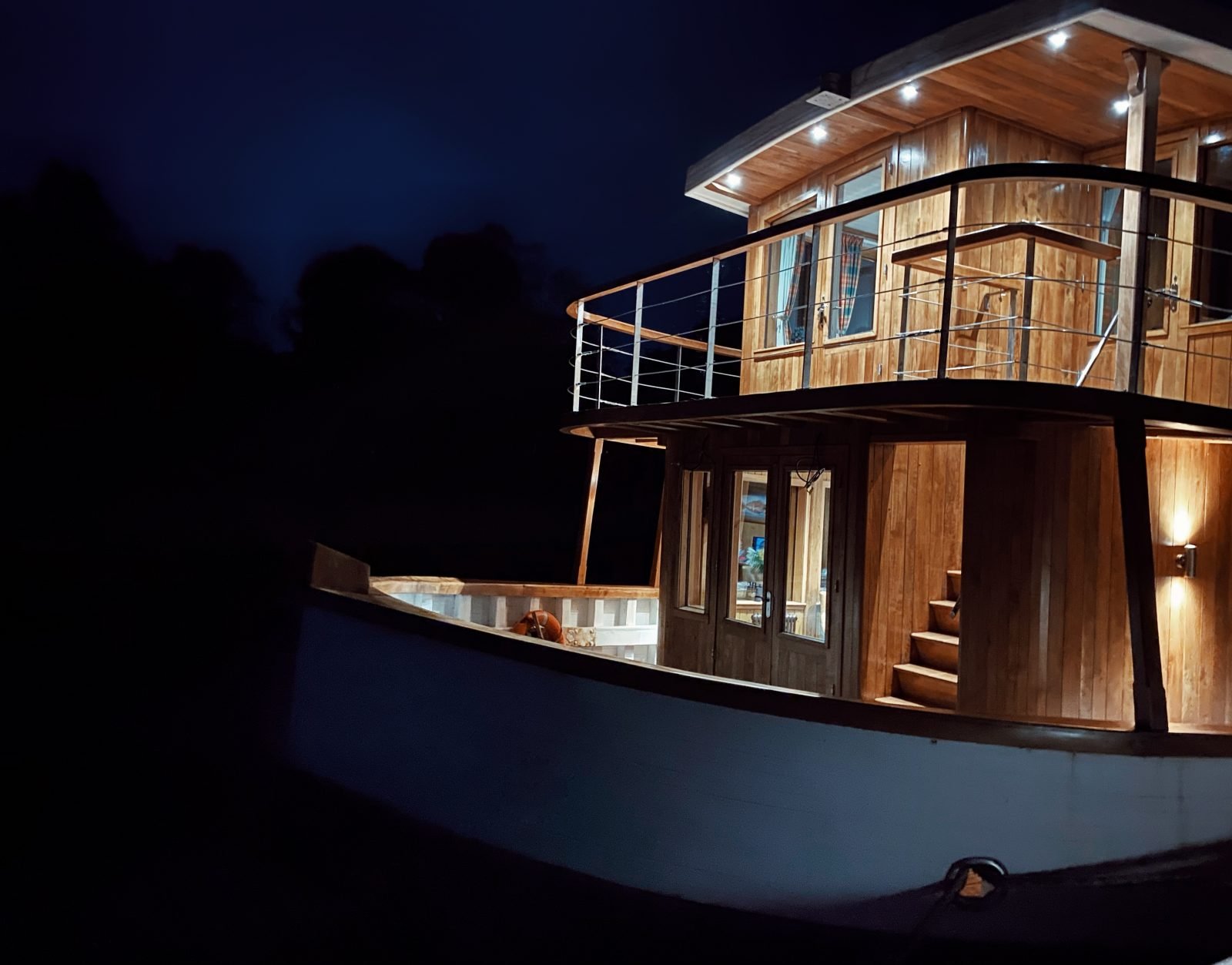 Highland Lassie: Floating Hotel in the Highlands - The Aye Life